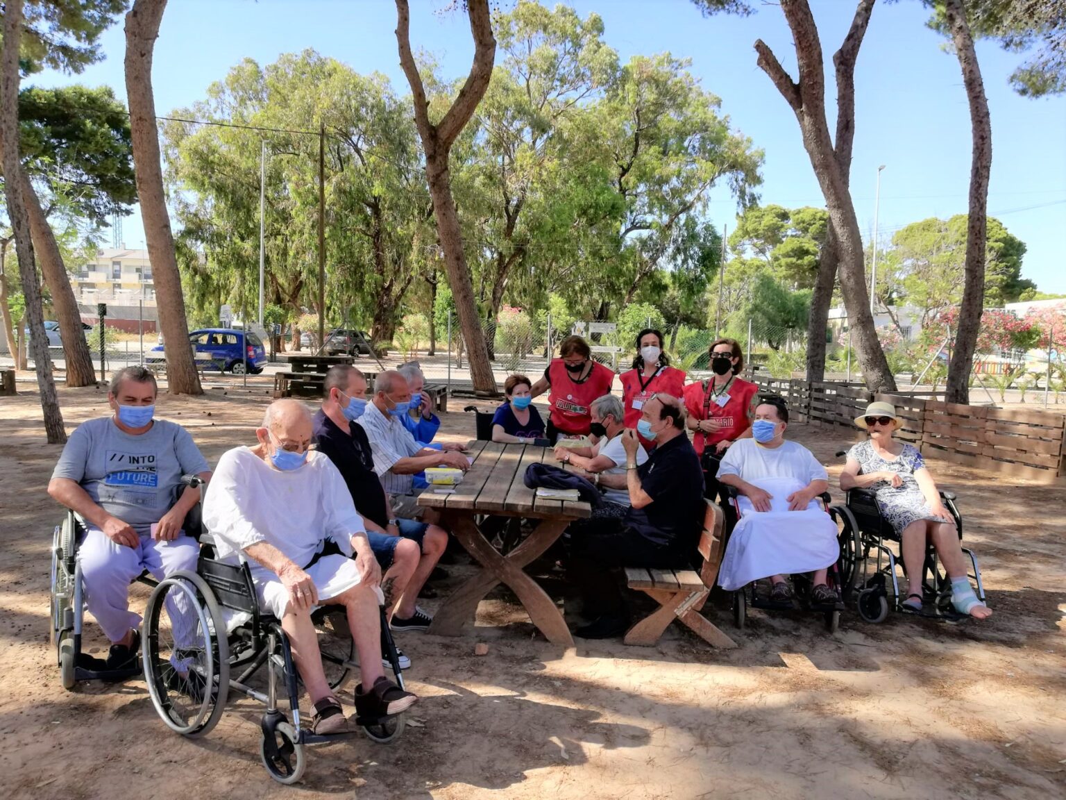 ACOMPAÑANDO: Atención comunitaria a nuestros mayores - Fundación FADE